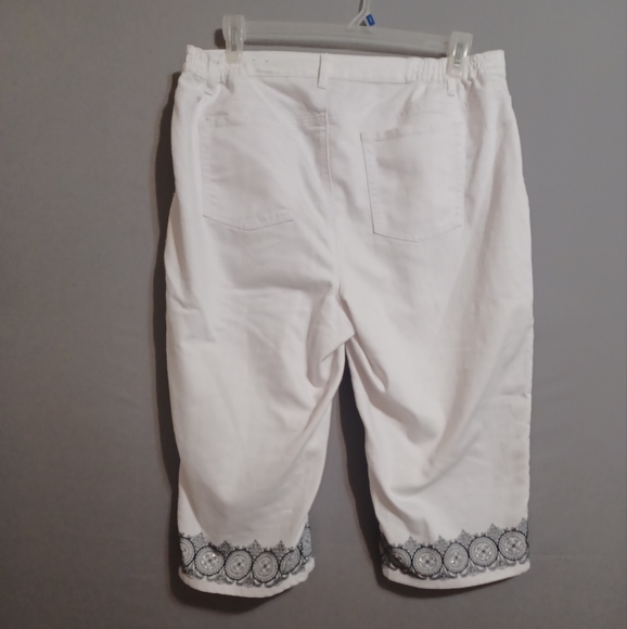 Catherines | Jeans | Catherines Capris White Plus Black Lace Trim ...